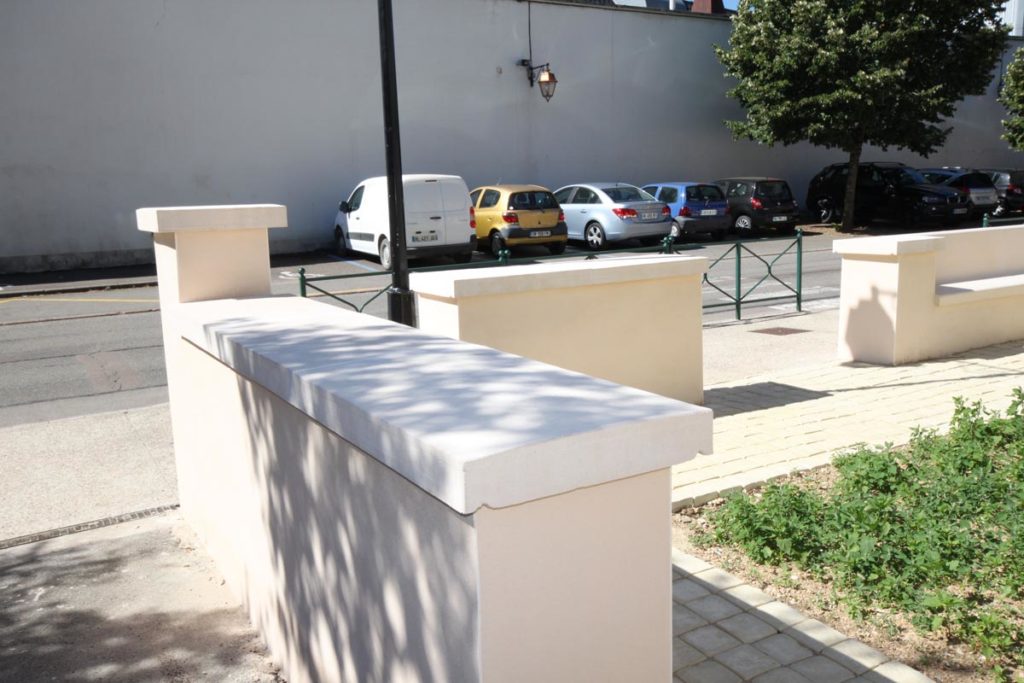 Chaperon muret couvertine couvre mur bouchardée ciselée aspect pierre