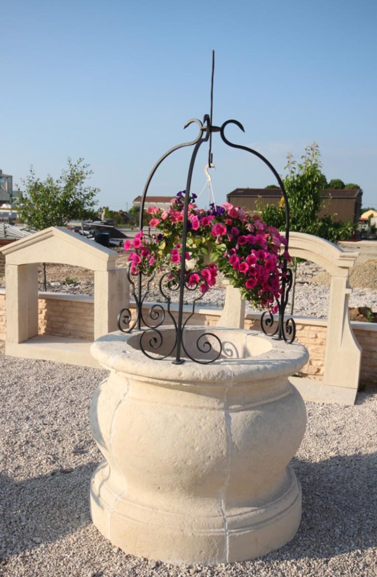 Puits de jardin en pierre reconstituée modèle 2 - www.pierre-alentour.fr
