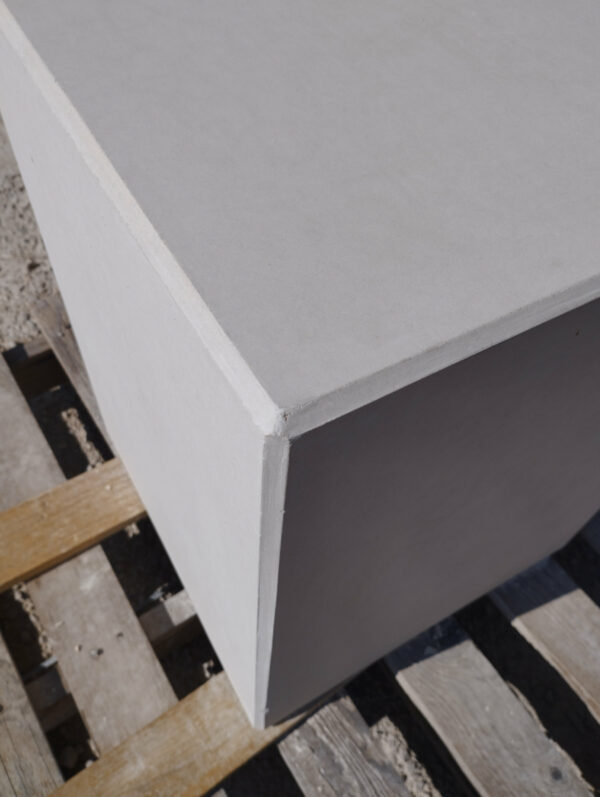 Cube ou dé (45x45x60 cm) - www.pierre-alentour.fr