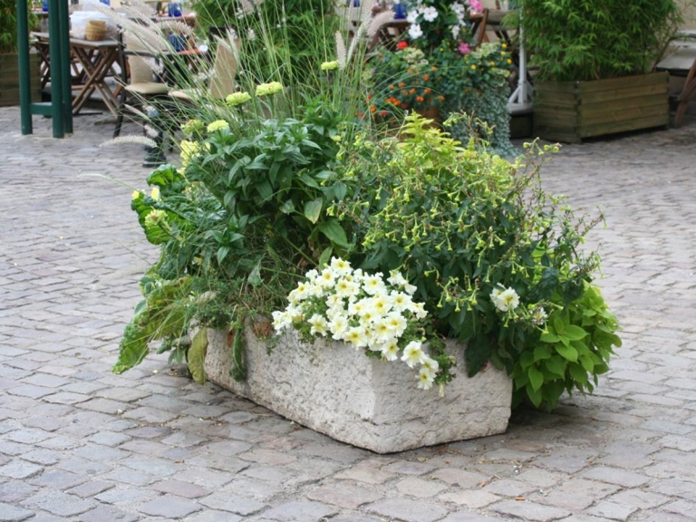 Dés (pieds) de poteau et pilier en pierre reconstituée ou béton préfabriqué